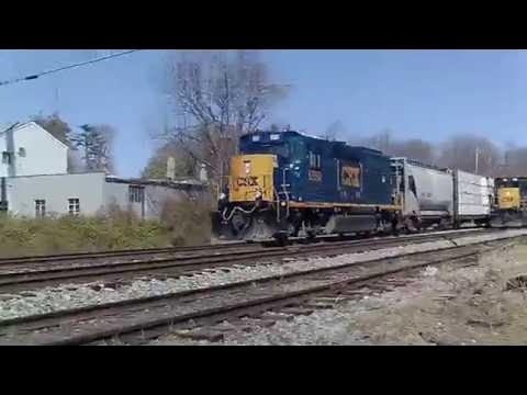 EMD GP40-3 CSX Short Mixed Freght Train - YouTube