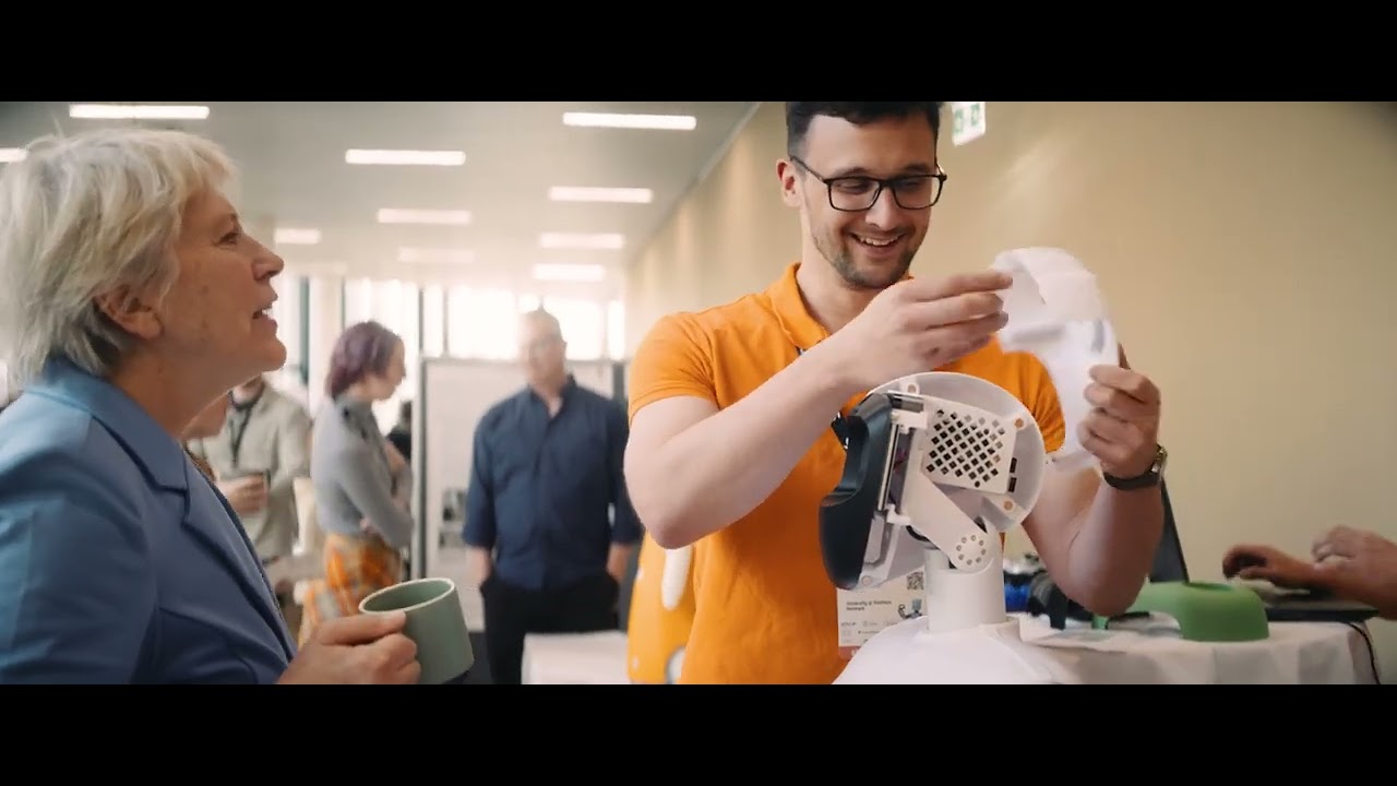 Hospibot Project - Year 1 (Deutsche Untertitel) - YouTube