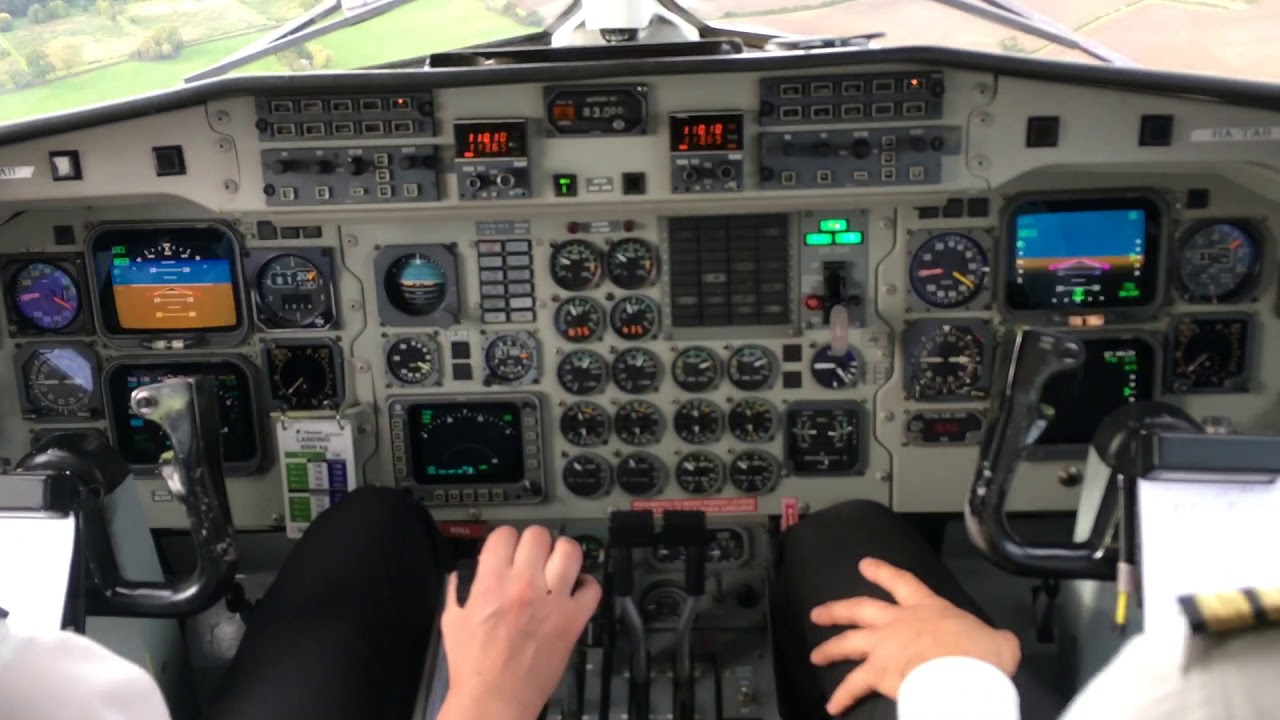 SAAB 340 Birmingham Landing Cockpit Footage - YouTube