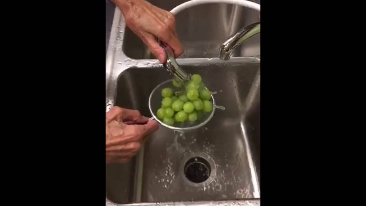 How to Clean Grapes - YouTube