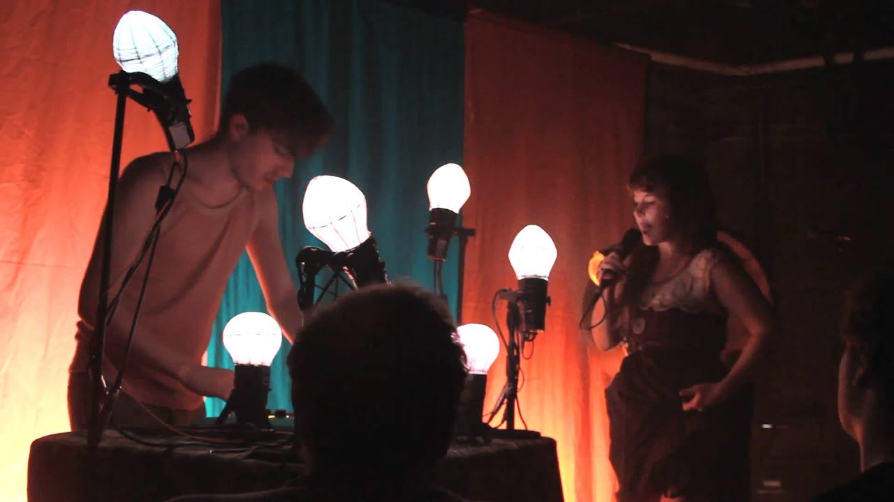 Purity Ring Live @ Mercy Lounge | 03.10.2012 (4 Song HD Highlight ...