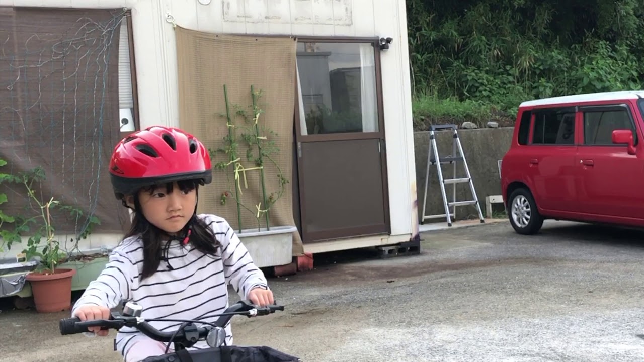 5歳児 自転車に挑戦中! まだ補助輪付き！でも上手！AZU Movie あず動画 - YouTube