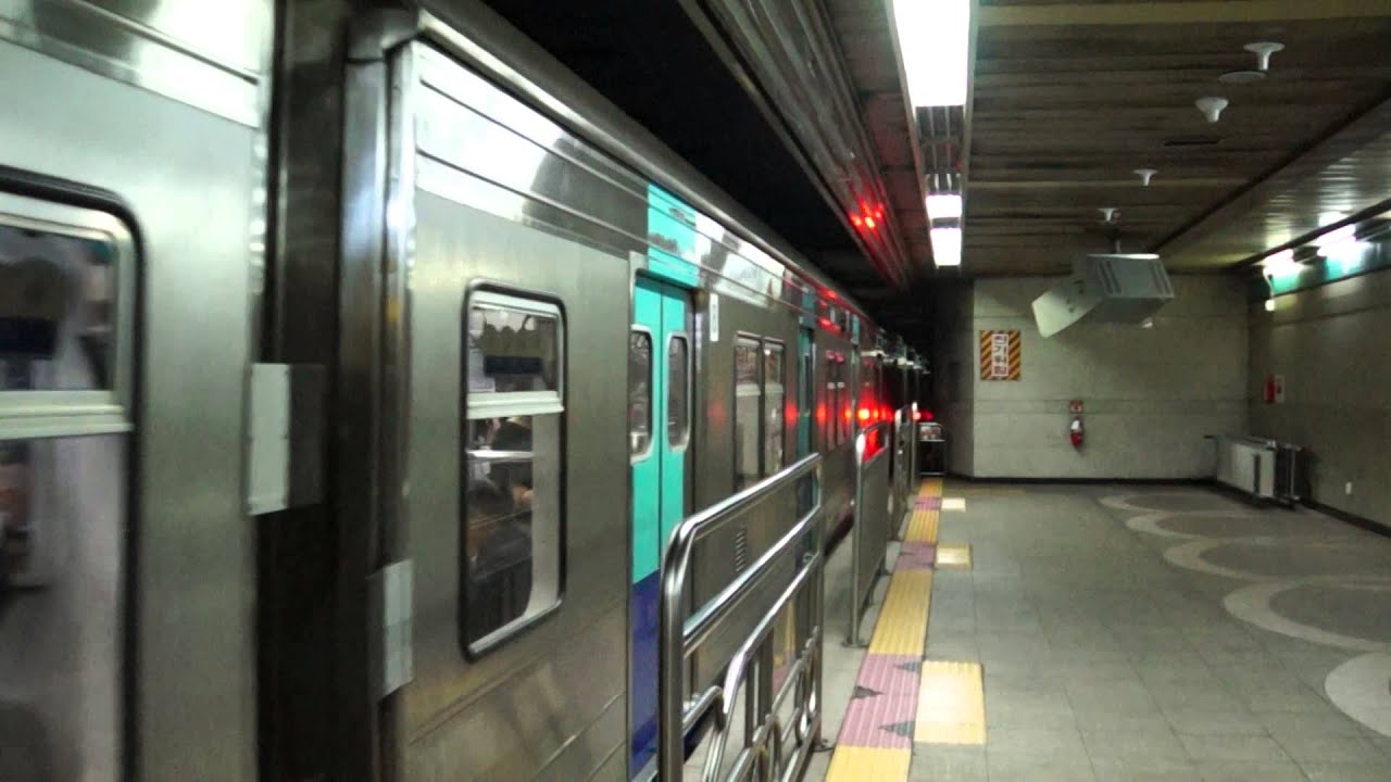 Korail Line 4 train arriving at Seoul Grand Park - YouTube