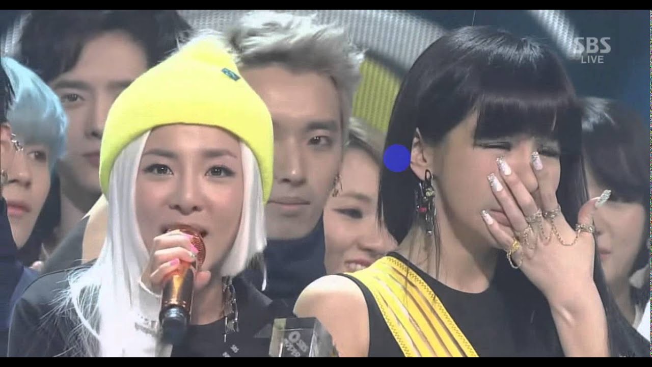 [SBS Inkigayo] - When Park Bom cry~ - YouTube