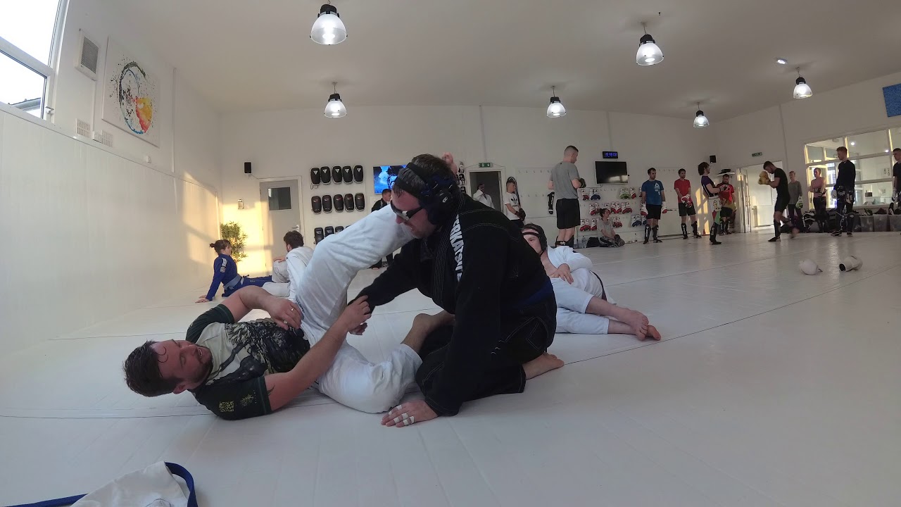 BJJ Rolling - Triangle Attack Series - YouTube