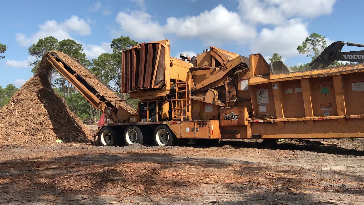 Bandit 4680 Beast Land Clearing waste - YouTube