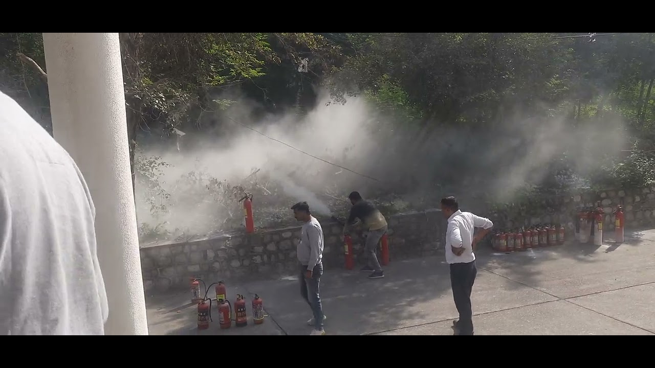 Expired Fire Extinguisher. - YouTube