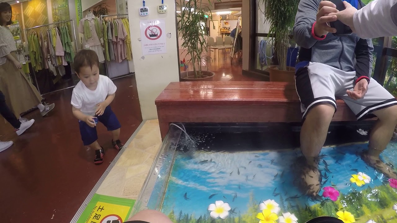 Fish cleaning feet Okinawa Japan - YouTube
