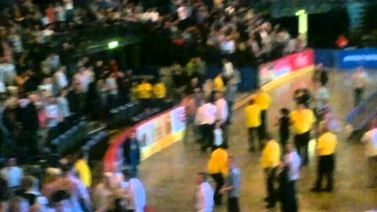 crowd brawl Rogan fury fight - YouTube