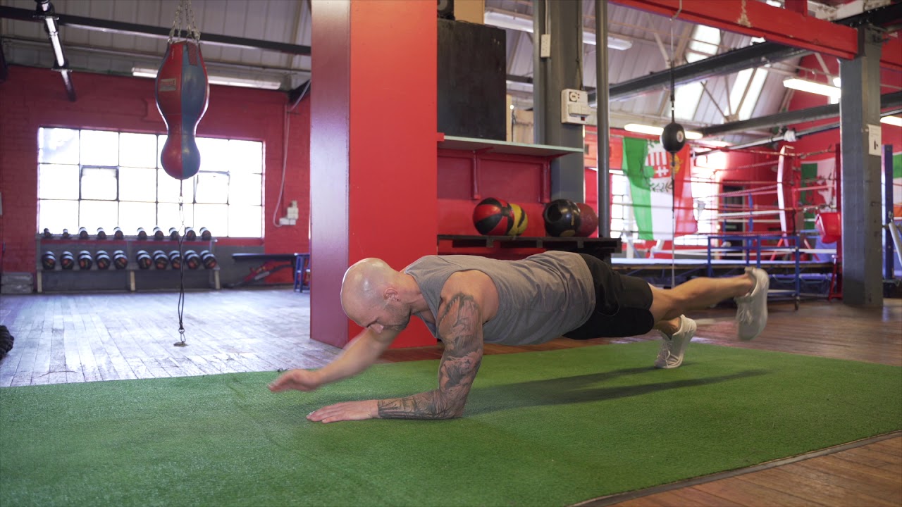 Alternating Superman Planks - YouTube