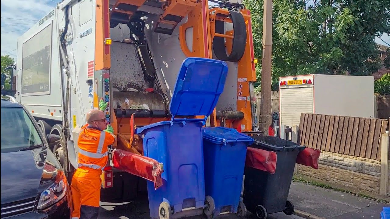 Suez Mercedes Econic Refuse Truck on Mixed Recycling, UTG - YouTube