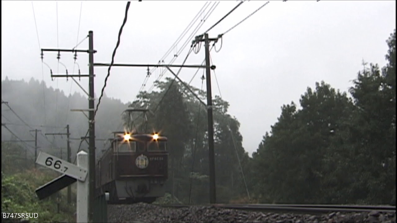 66 7‰をおりるEF63+185系（碓氷峠シリーズ63） - YouTube