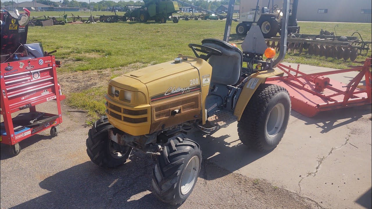 Say what a challenger compact tractor ??🤔 and the car wizard stops by ...