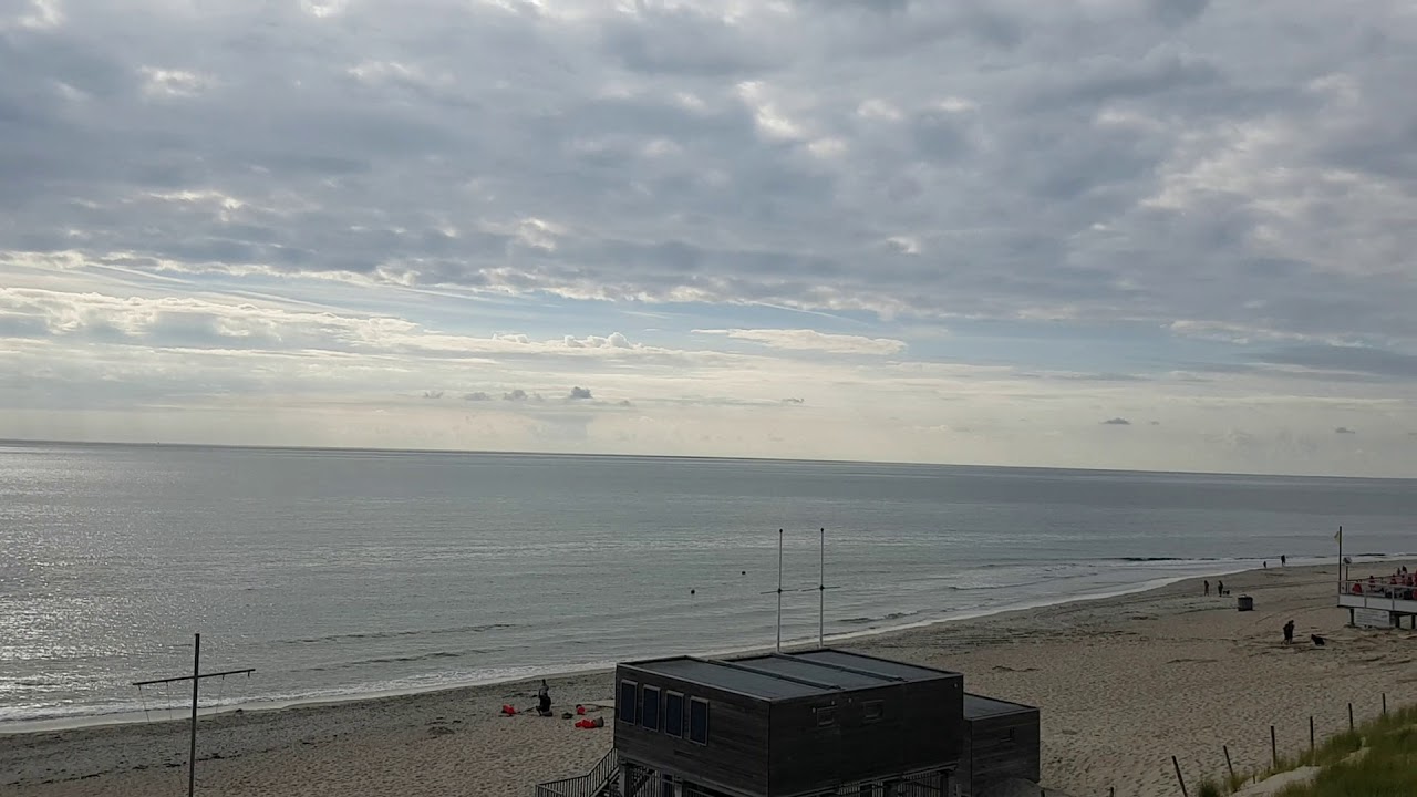 Het strand bij Burgh-Haamstede - YouTube