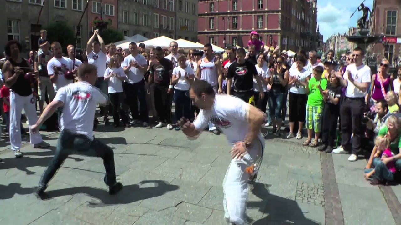 The best capoeira video ever - YouTube