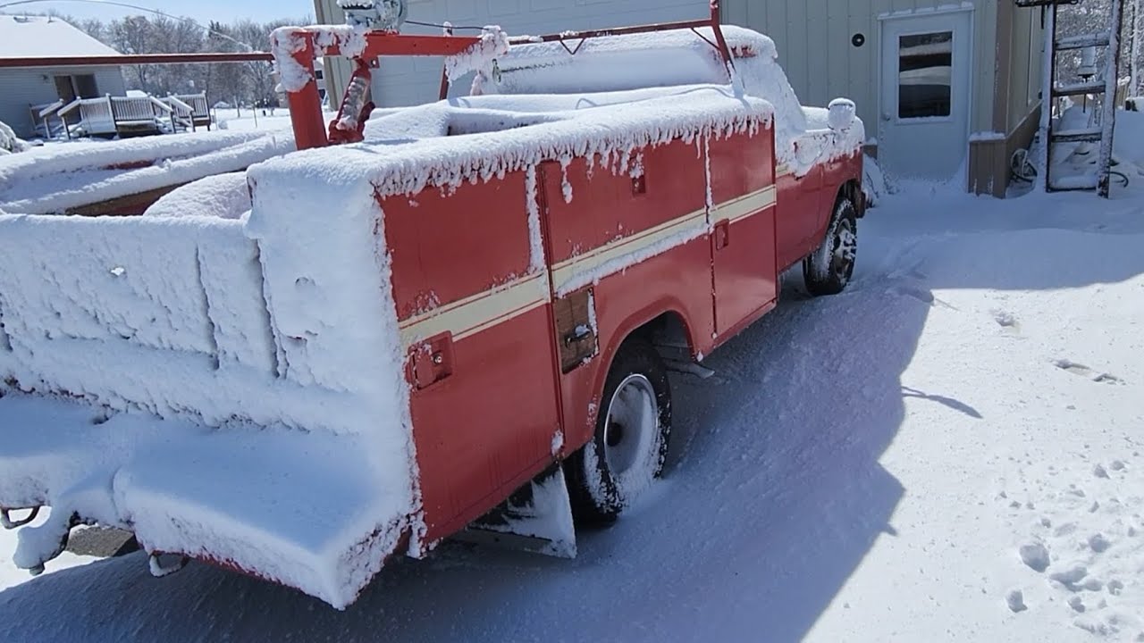 82' F350 Cold Start Therapy - YouTube