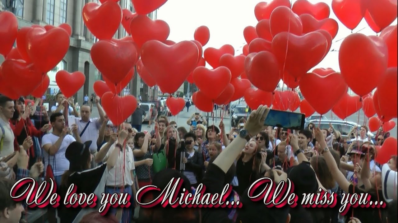 Honoring Michael Jackson. Hundreds of balloons fory MJ, 25th of June ...