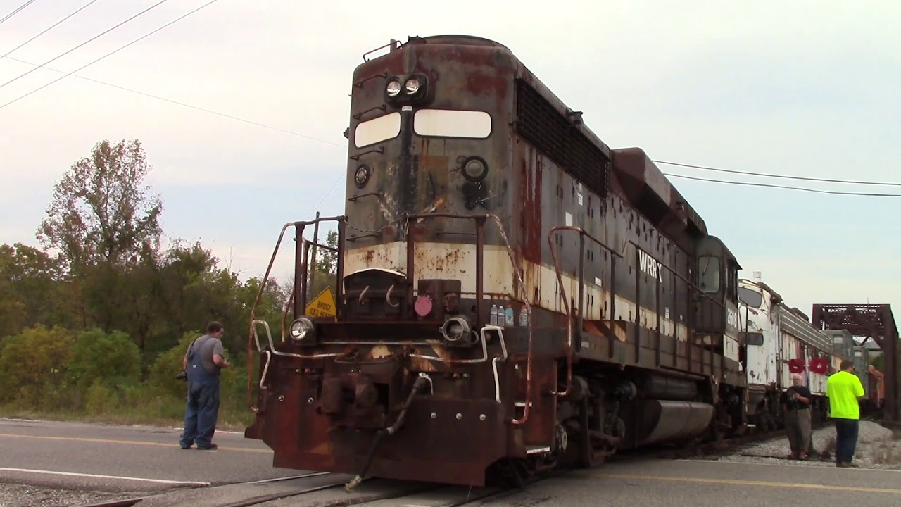 SARM Move with Ex- NJT E8 and Southern GP30 - YouTube