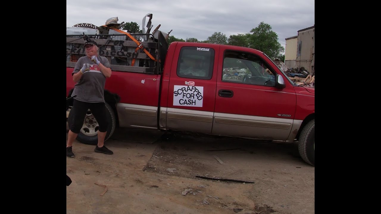 WEDNESDAY SCRAP FIGHT - YouTube