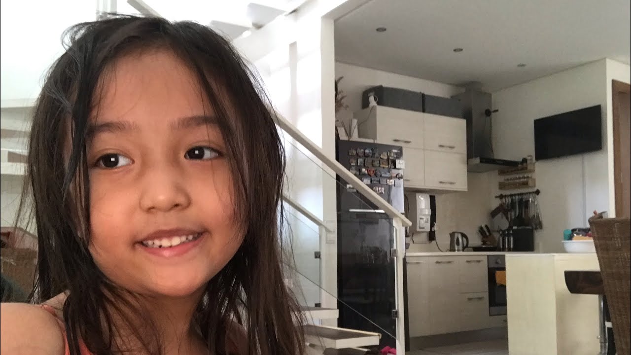 Emma playing with her Barbies - YouTube