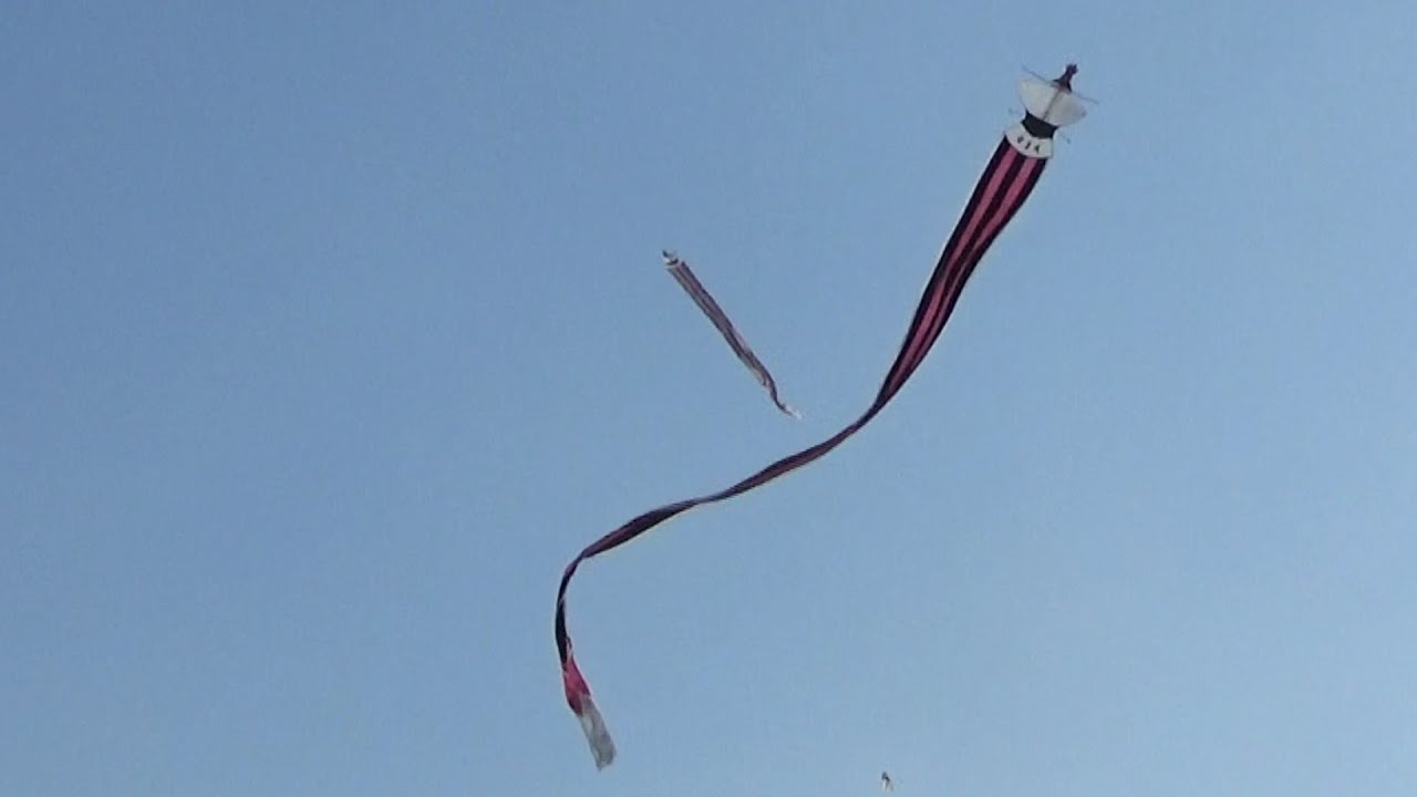 Layangan Unik & Menarik, Ramai Sekali Festival Layang-Layang 2020 ...