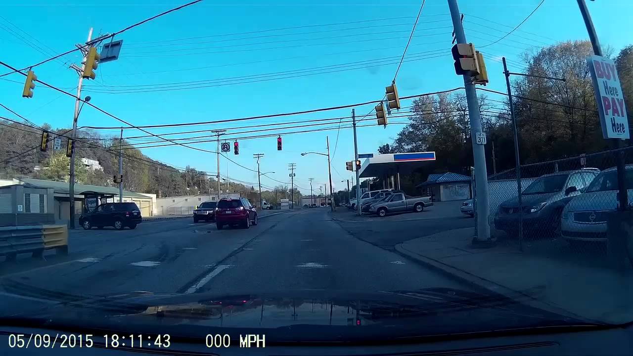 SUV Runs Red-Light Causes Crash - YouTube