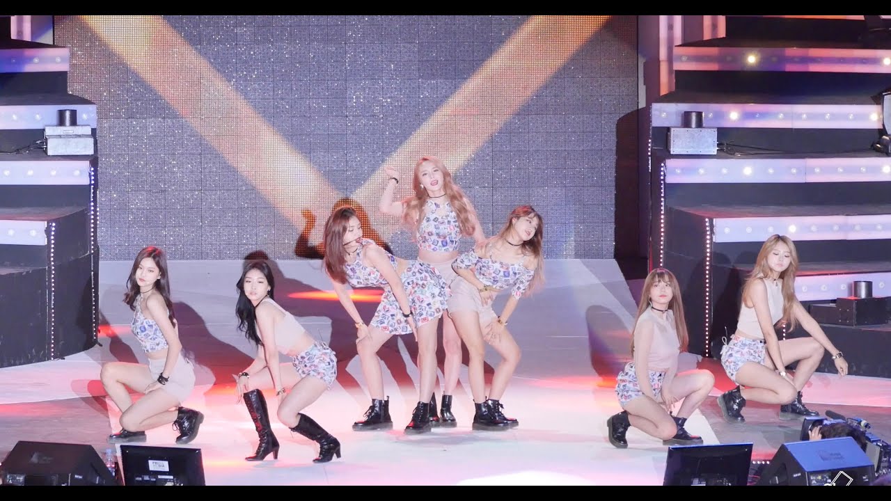 [4K/직캠/FANCAM] 160922 IOI ( 아이오아이 ) " WHATTA MAN " @ 홍대열린음악회 by ...