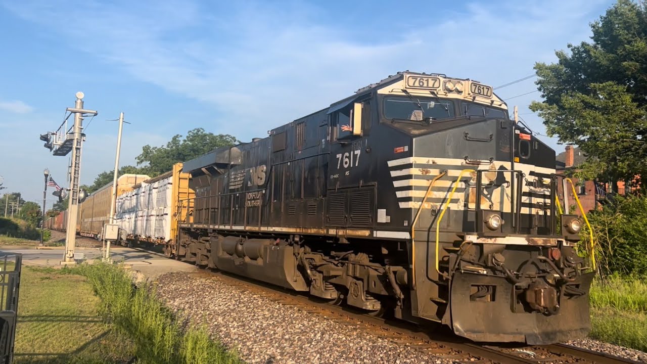 NS 218 w/ Rear DPU & Horn Salute - YouTube