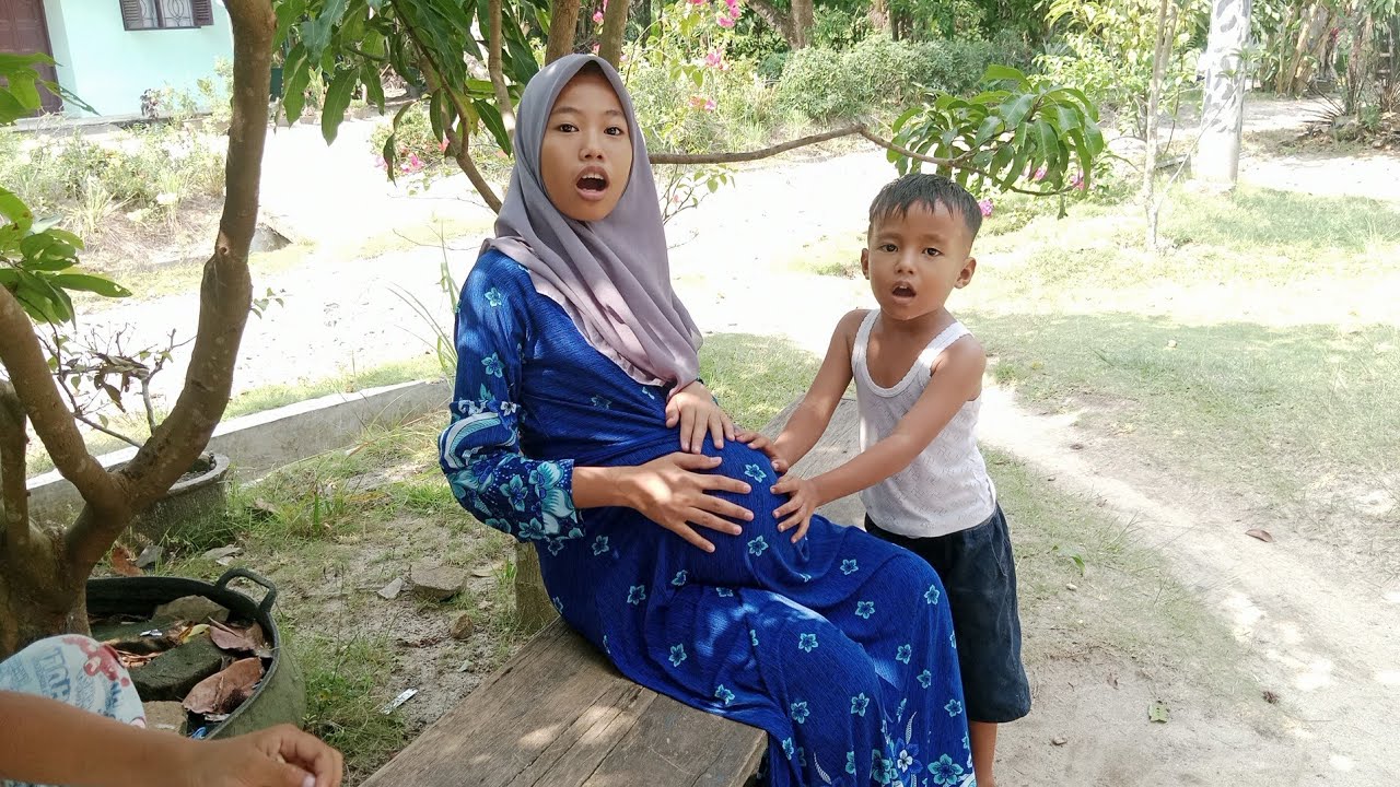 Drama Lucu 😂 Mama Sakit Perut Melahirkan Gara Gara Makan Rambutan - YouTube