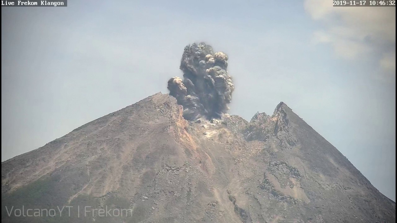 Eruption Volcano Merapi at 10:46 WIB 17/11/2019 (Fullscreen) - YouTube