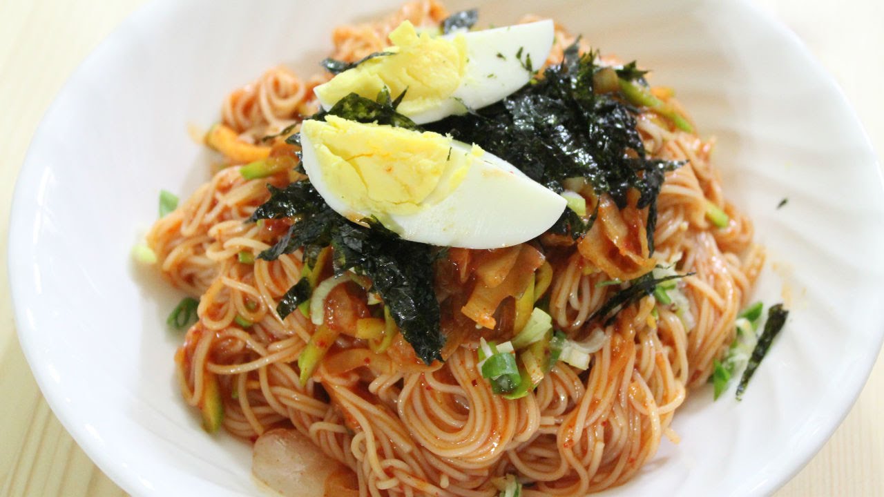 Korean Spicy Noodle - Bibim myun : 비빔면 (비빔국수) - YouTube
