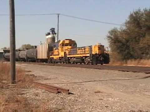 BNSF GP7u #3838 takes a few tank cars into the yard - YouTube