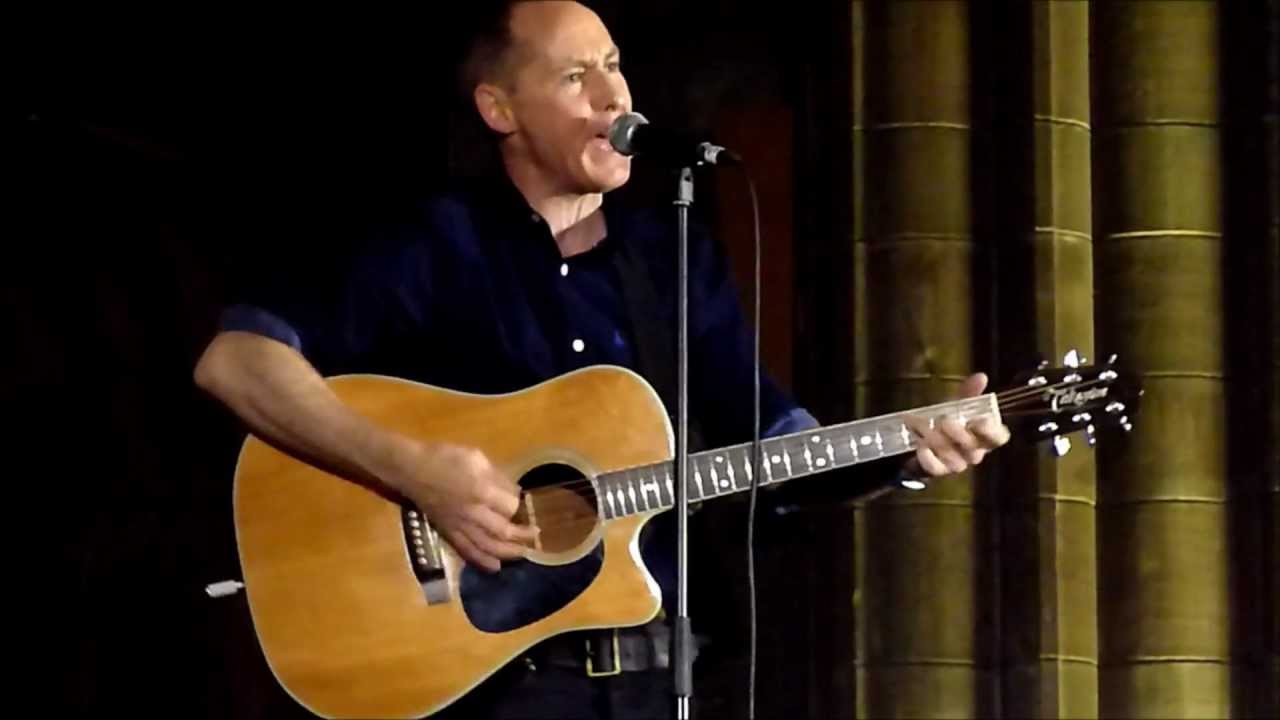 Roddy Frame - Live - Crossing Newbury Street, Paisley Abbey 27-10-12 ...