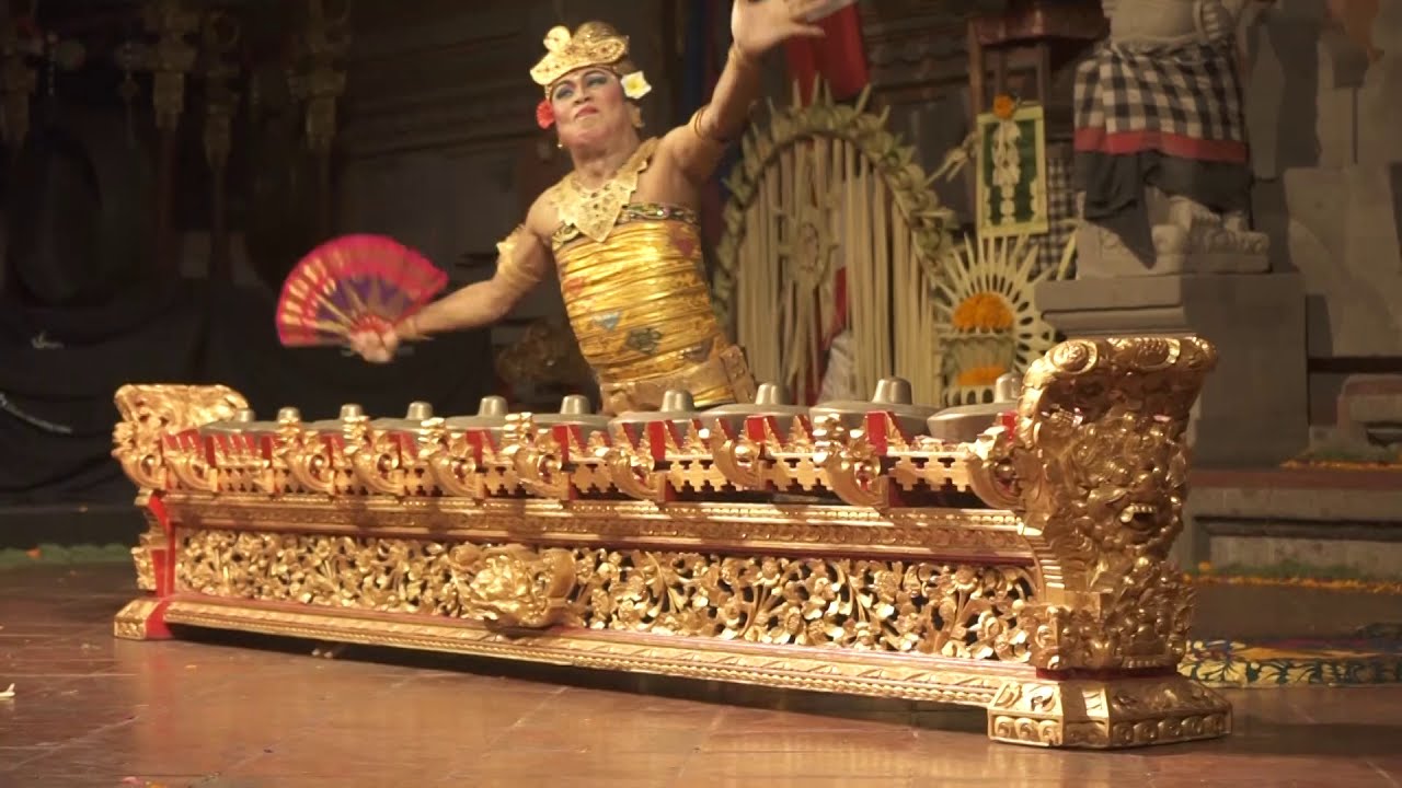 Balinese Dance & Gamelan Bali Perfomance , Balerung Stage Peliatan Ubud ...