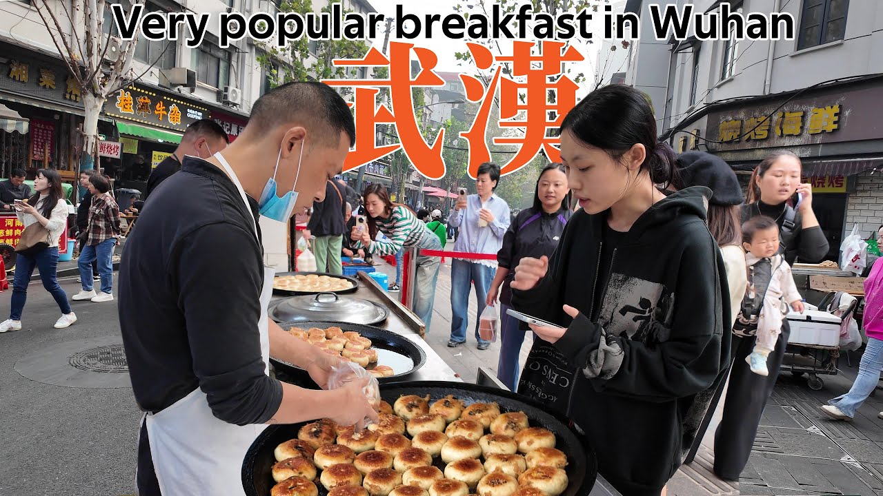 What do Wuhan locals eat for breakfast? They start queuing up every ...