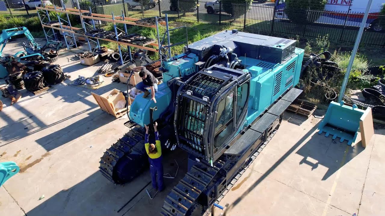 STM Builds an 80T Excavator - The Kobelco SK850LC - YouTube