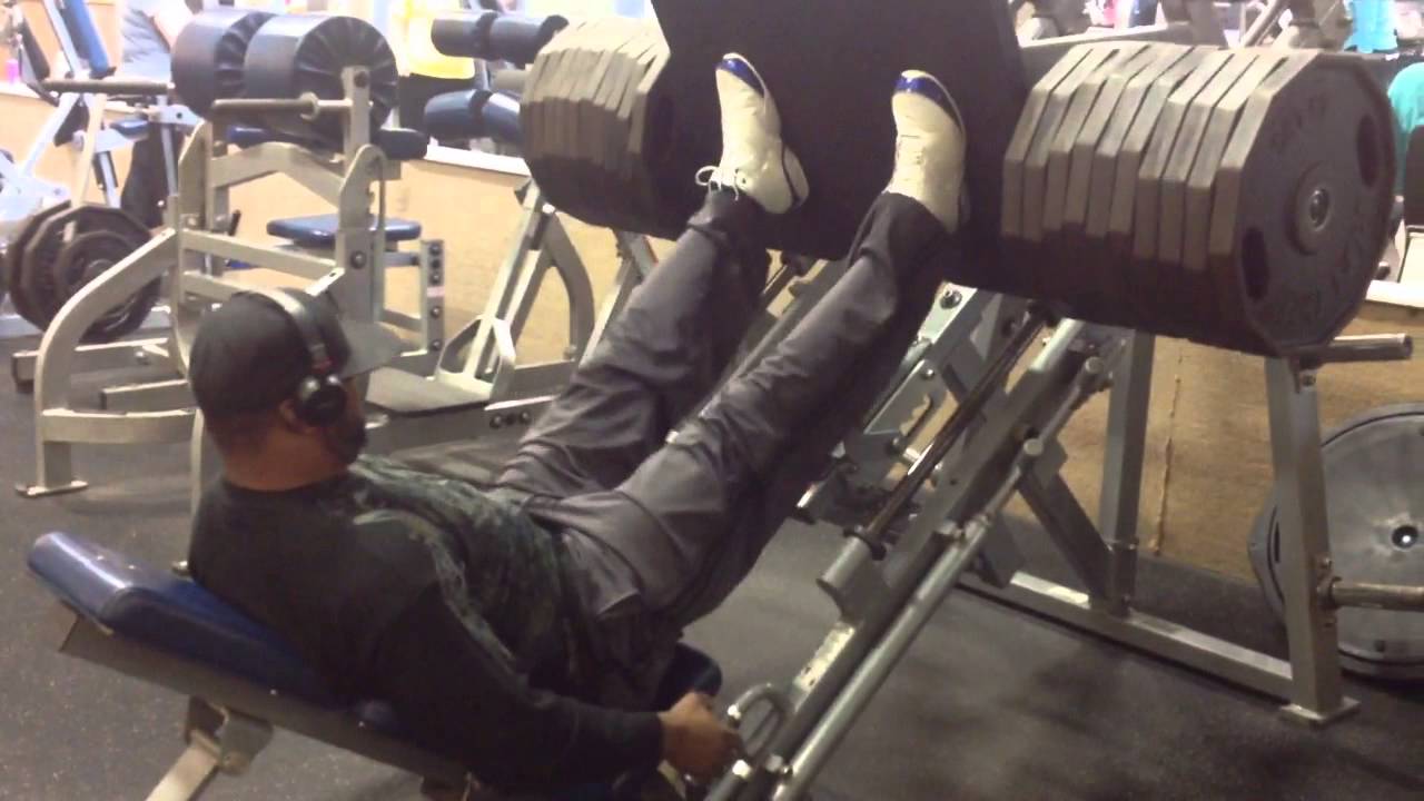 sWb leg presses 900 pounds - YouTube