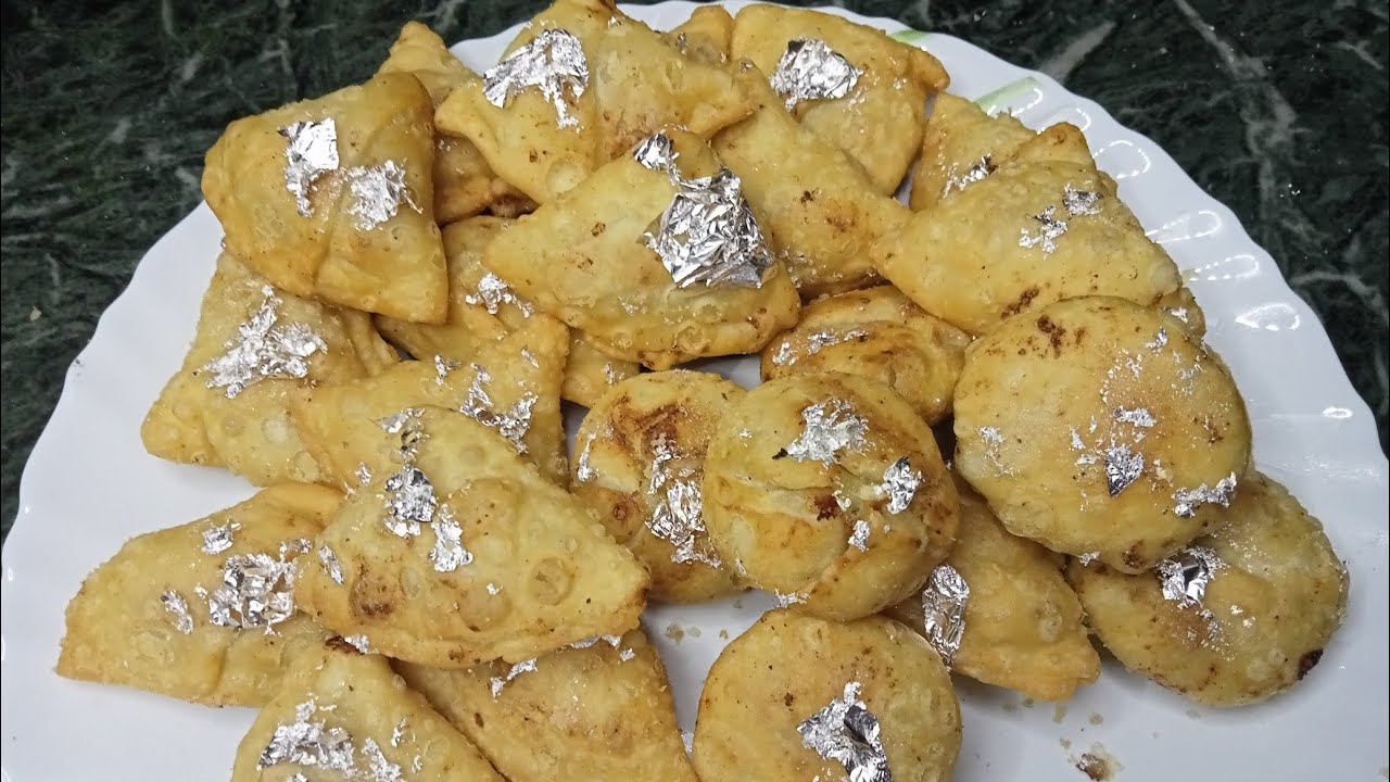 Humari || Pyari.Family || Aaj Bana Rahe Hai# Mave Ke Sweet #Mini.Samosa ...