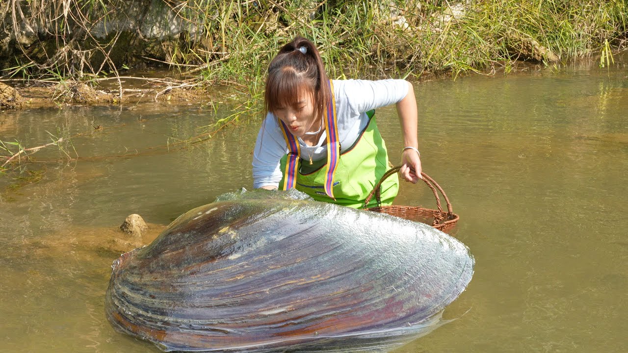Mutated Clam's Glory: Girl's Dig in River Leads to Stunning Gemstone ...
