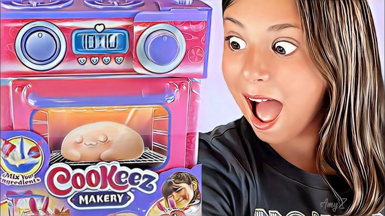 From Dough to Woah! Cookeez Makery Oven Playsets with Plush - YouTube