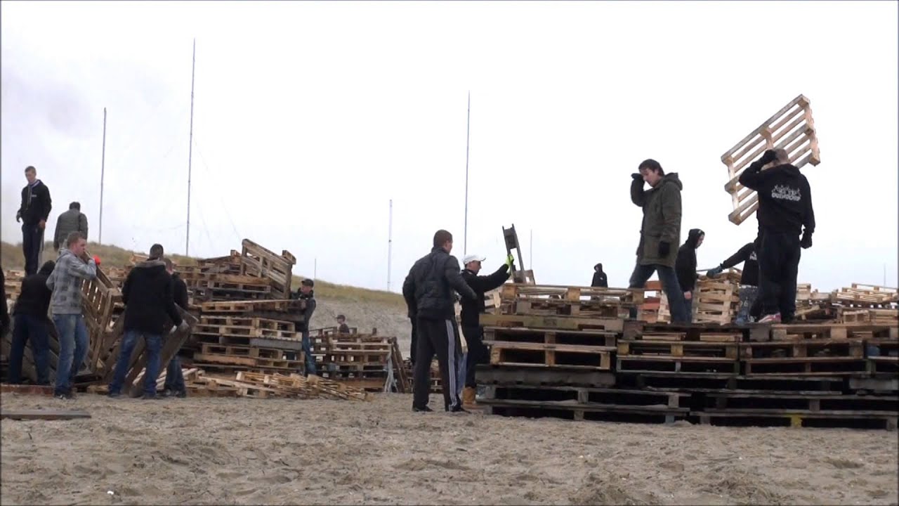 pallets stapelen eerste dag door de duindorpgroep aanvang 27-12-2012 ...