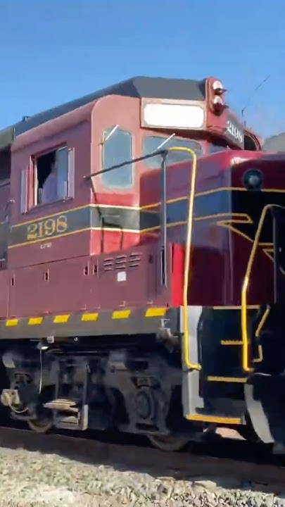 New Hope & Ivyland GP30 #2198 - YouTube