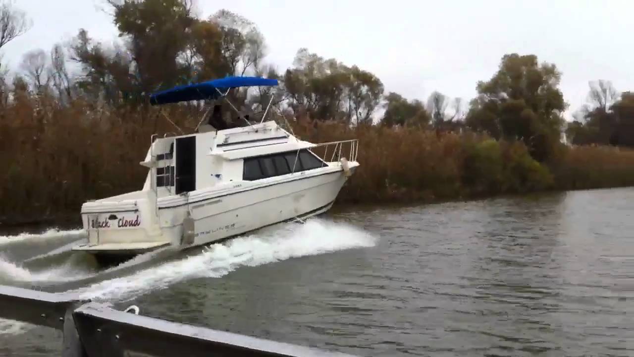Bayliner 2858 - YouTube