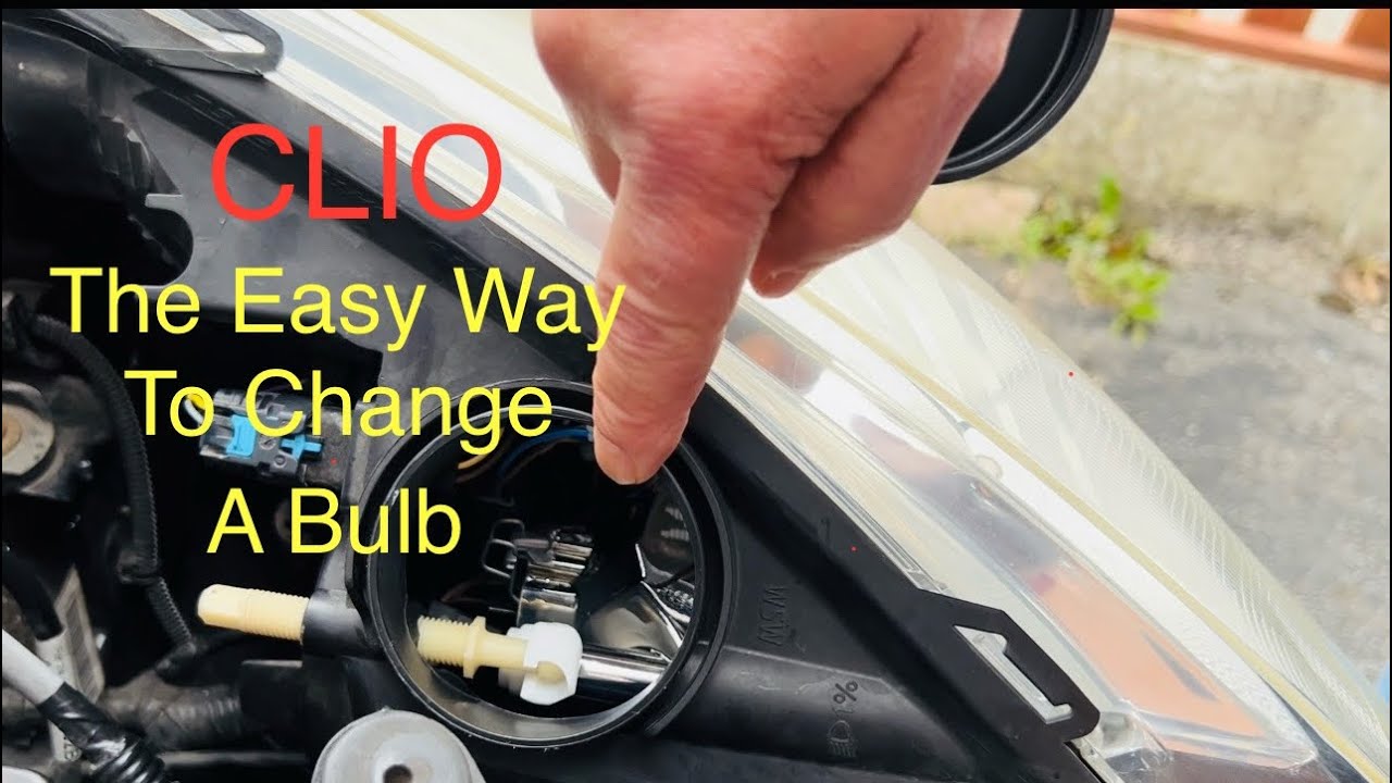 How to change a light bulb on a Renault Clio - YouTube