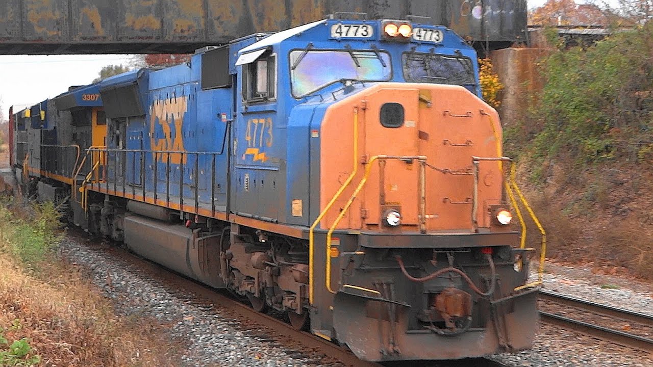 CSX SD70MAc Leading GE ET44AH Tier 4 Engine - YouTube