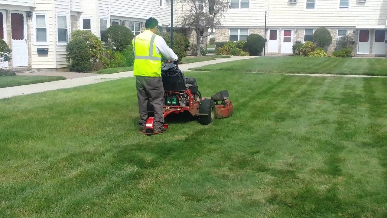 Oraldo en la maquina de cortar grama - YouTube