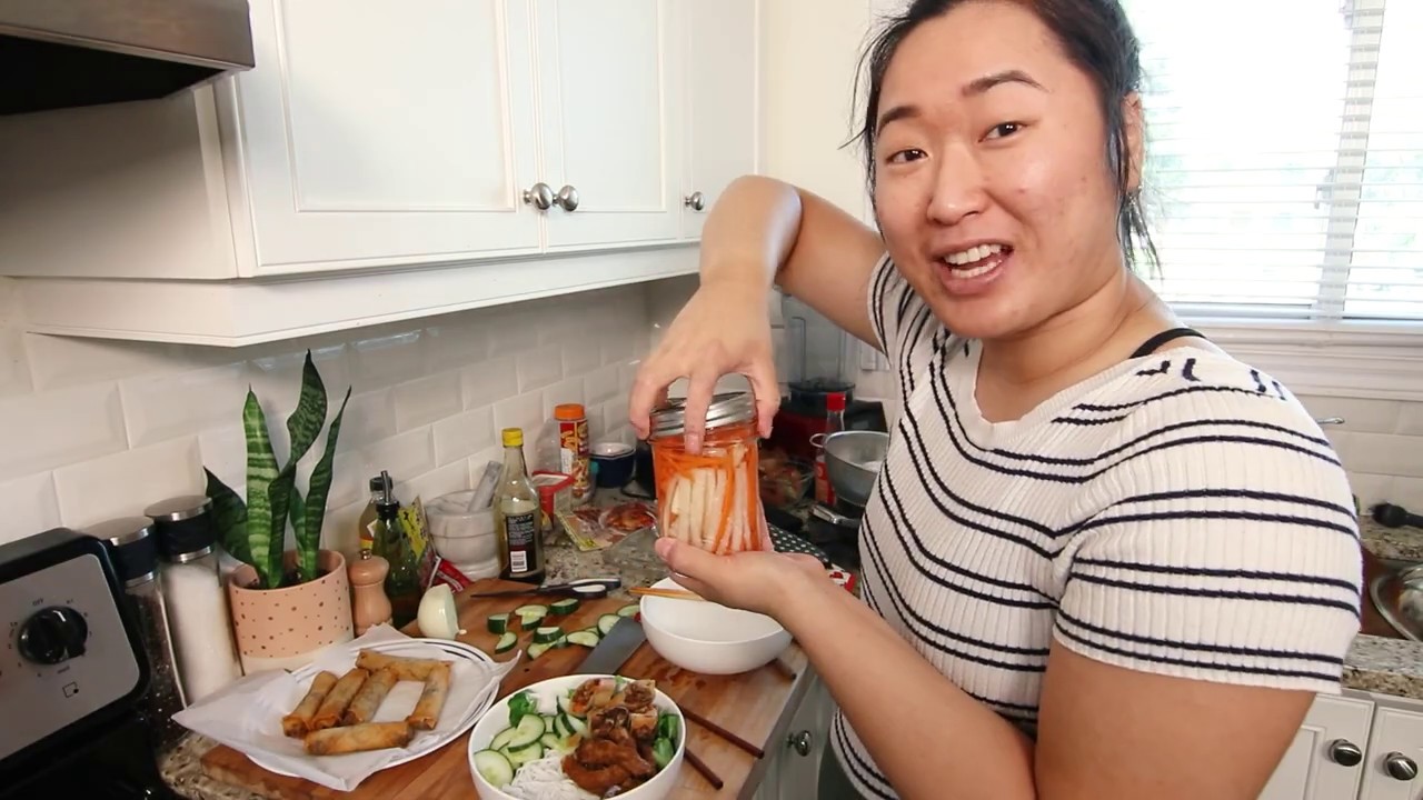 COOKING DEMO BY VIET VEGAN 👨‍🍳Lisa Le from Viet Vegan shows us how to ...