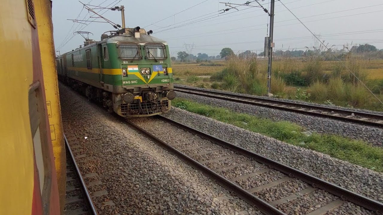 04065 Patna Anand Vihar Chhath AC Spl with Gonda WAG9HC 43162 crossing ...