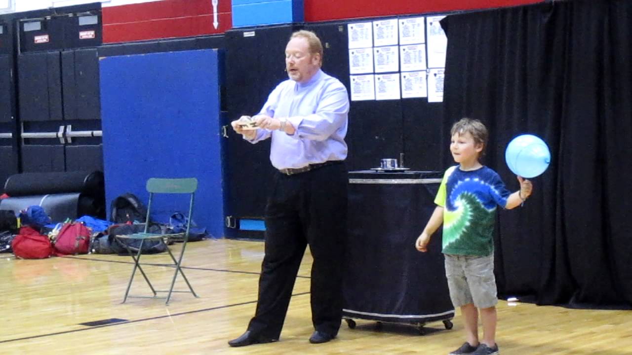 John Measner's Balloon Trick with a camper - YouTube