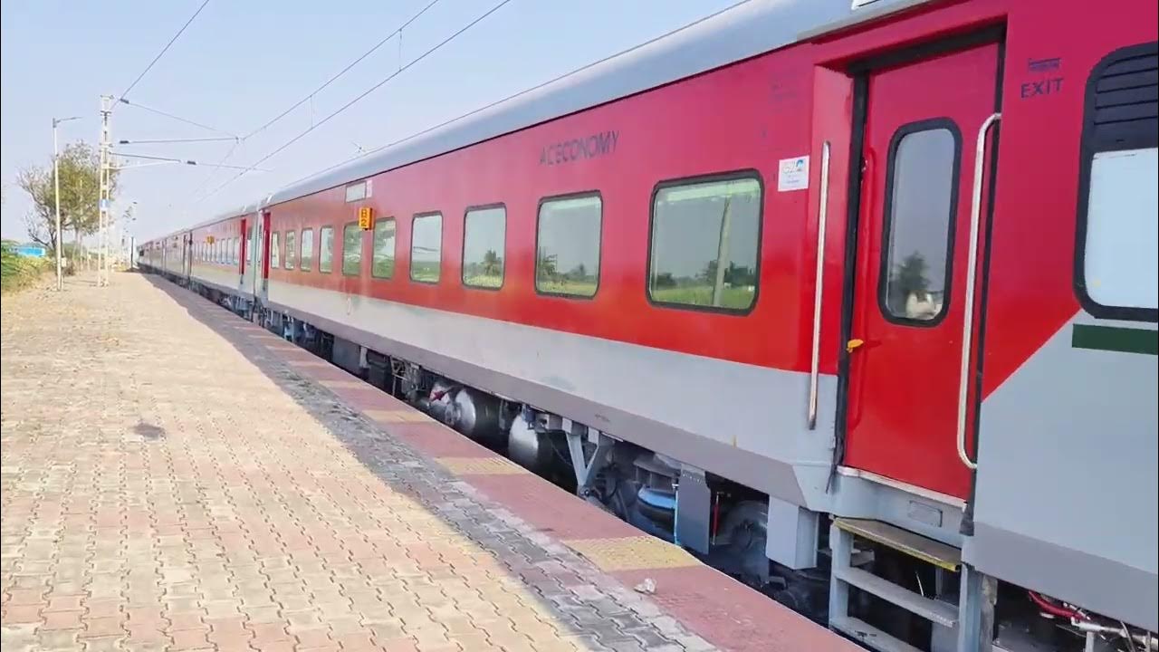 Grand Entry with Wap 7 Kolhapur bound Haripriya Express LHB avatar - YouTube